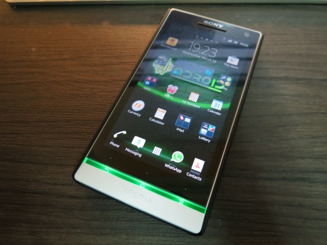 Xperia S LED mod changes colour of transparent strip | Xperia Blog